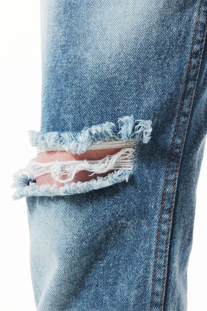 Knee Ripped Boyfriend Jeans on Luulla